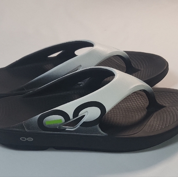 Oofos Mens Flip Flops
